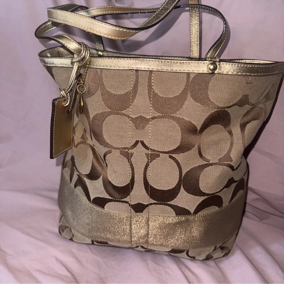 Coach | Bags | Coach Tote 125 Signature C Bag With Gold Stripe And Tirm ...